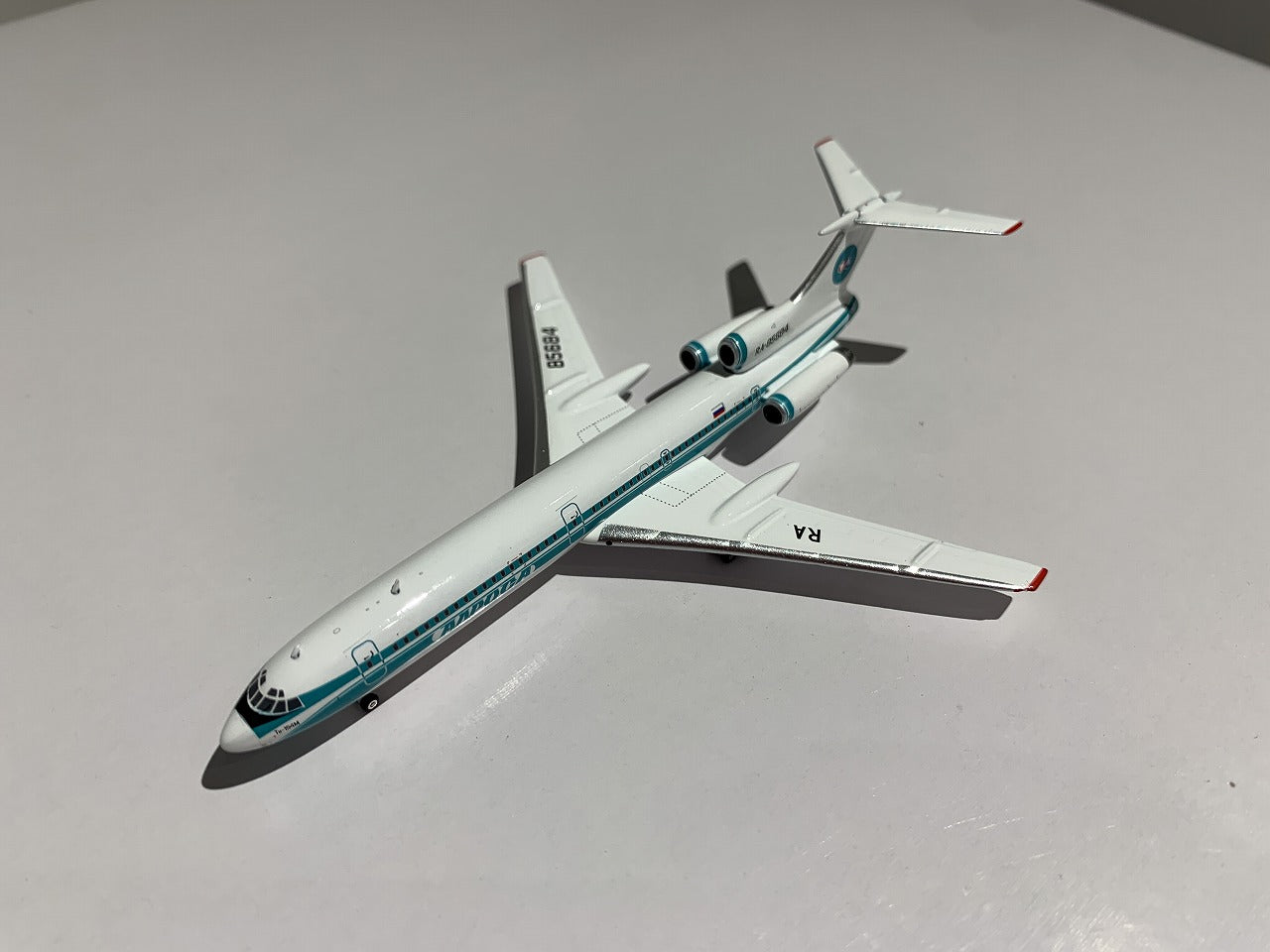 Phoenix TU-154M アルロサ航空 RA-85684 1/400 [11904]