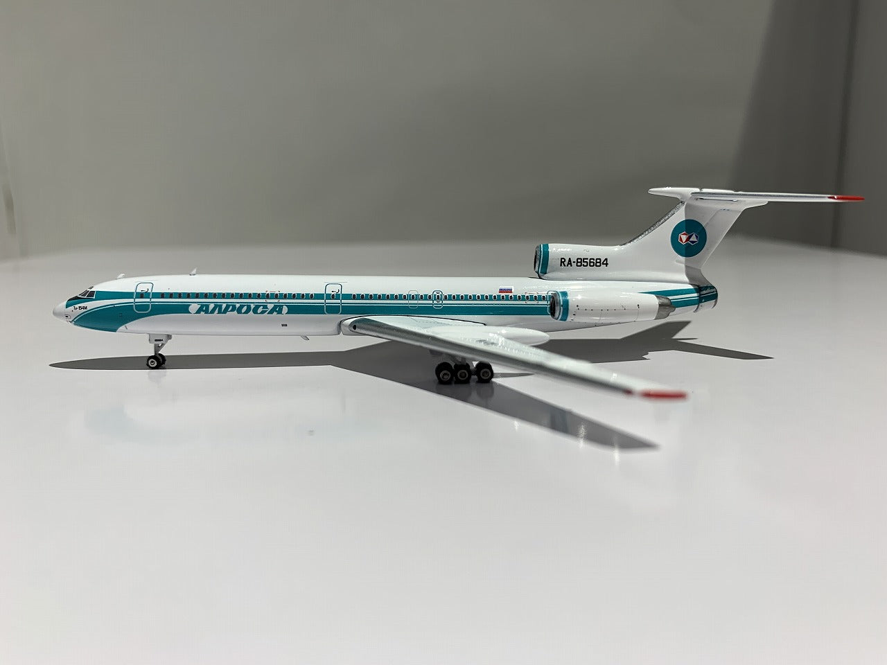 Phoenix TU-154M アルロサ航空 RA-85684 1/400 [11904]