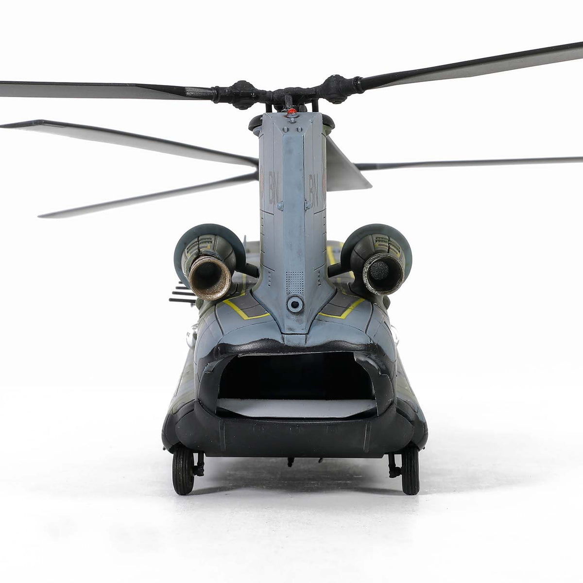 Waltersons チヌークHC.1（CH-47C） イギリス空軍 第18飛行隊 フォークランド紛争時 1982年 ZA718 1/72 ...