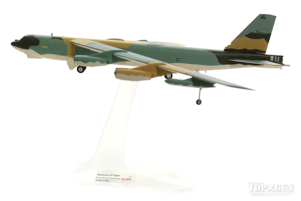 Herpa Wings B-52G アメリカ空軍 72d 戦略航空団 アンダーセン空軍基地 1/200 [559294]